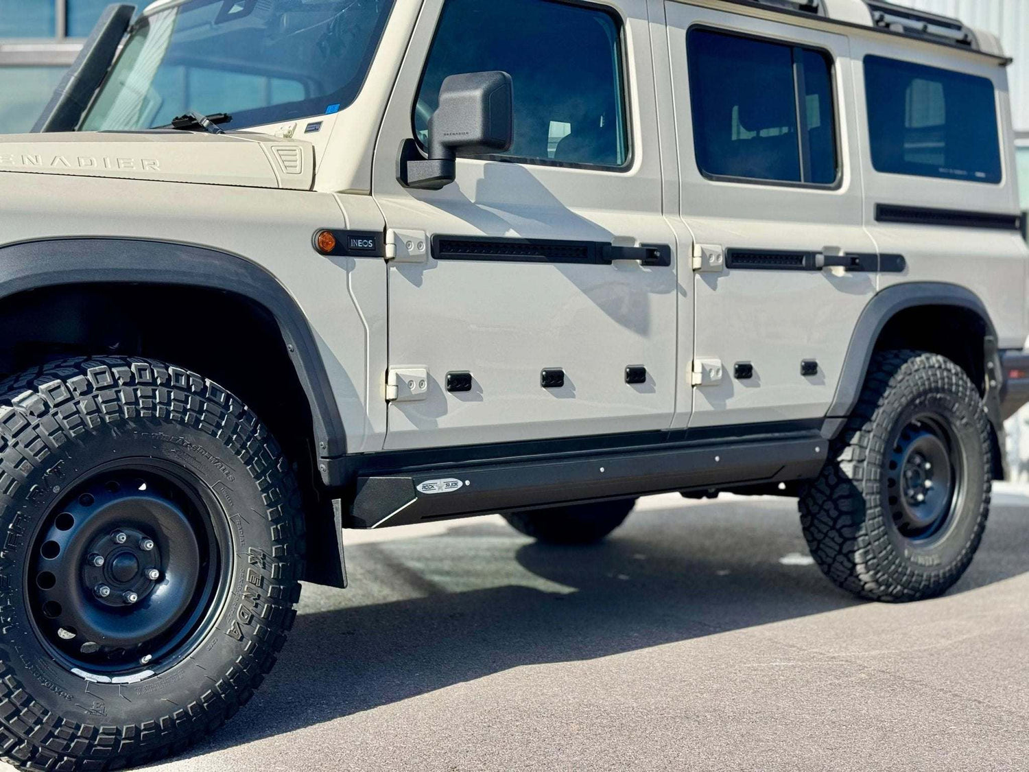 Grenadier Side Steps : Power retractable rock slider - Owl Outdoor